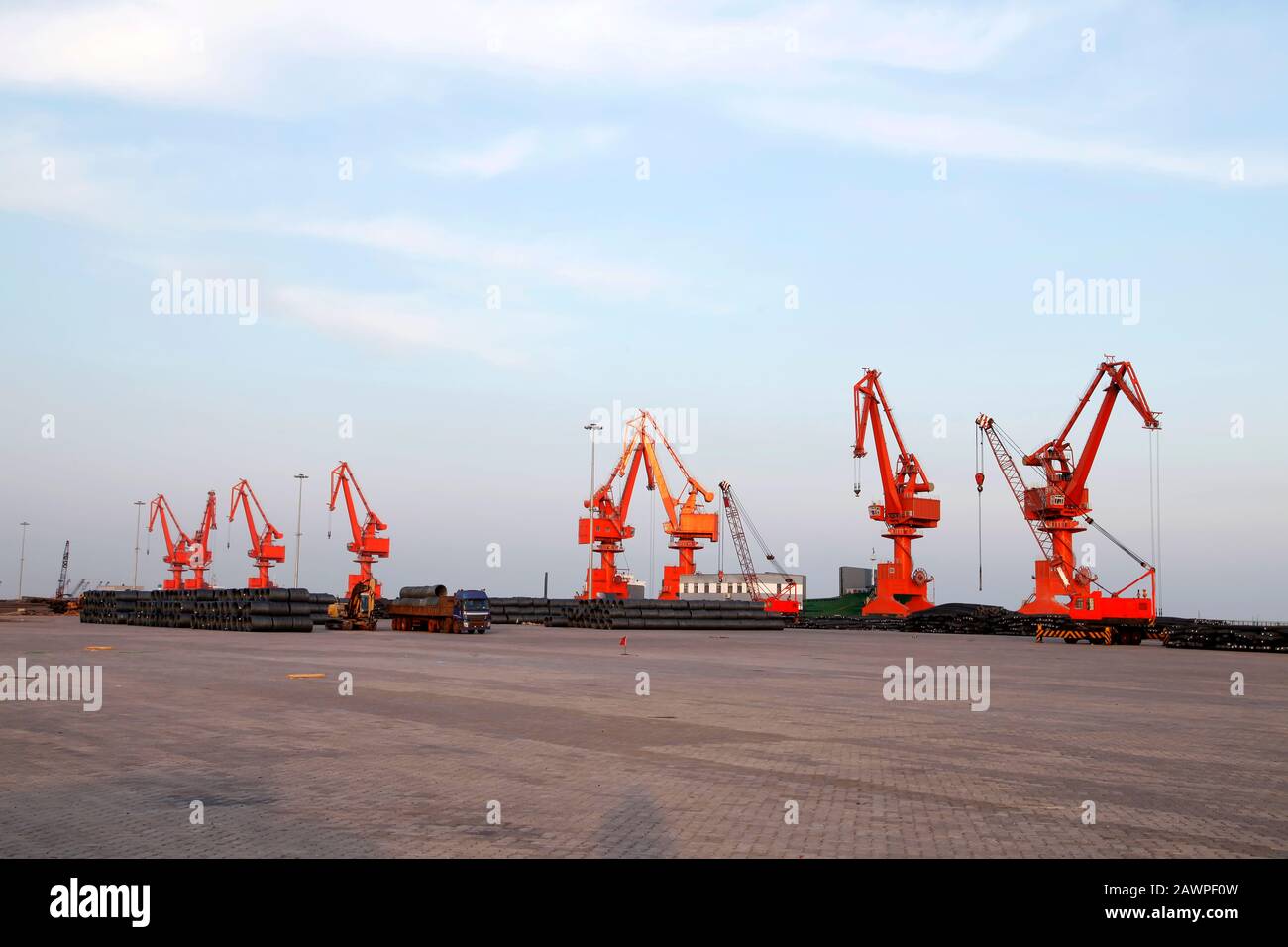 Portal jib crane hi-res stock photography and images - Alamy