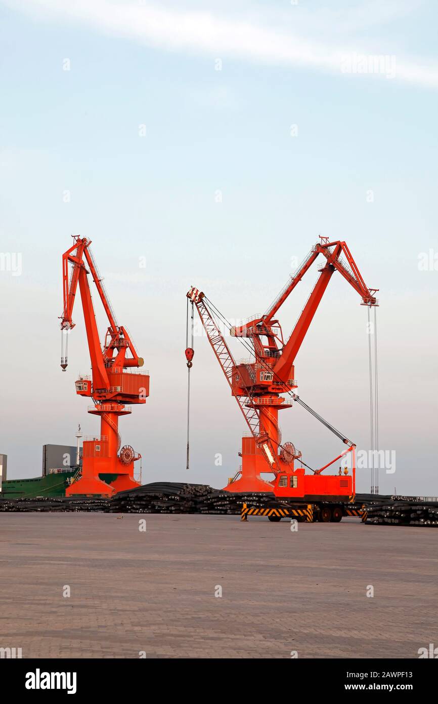 Portal jib crane hi-res stock photography and images - Alamy