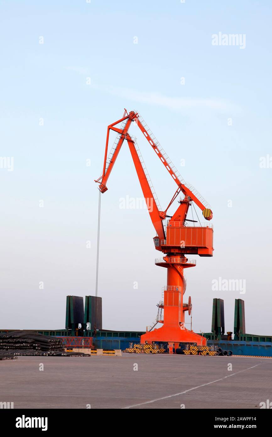 Portal jib crane hi-res stock photography and images - Alamy