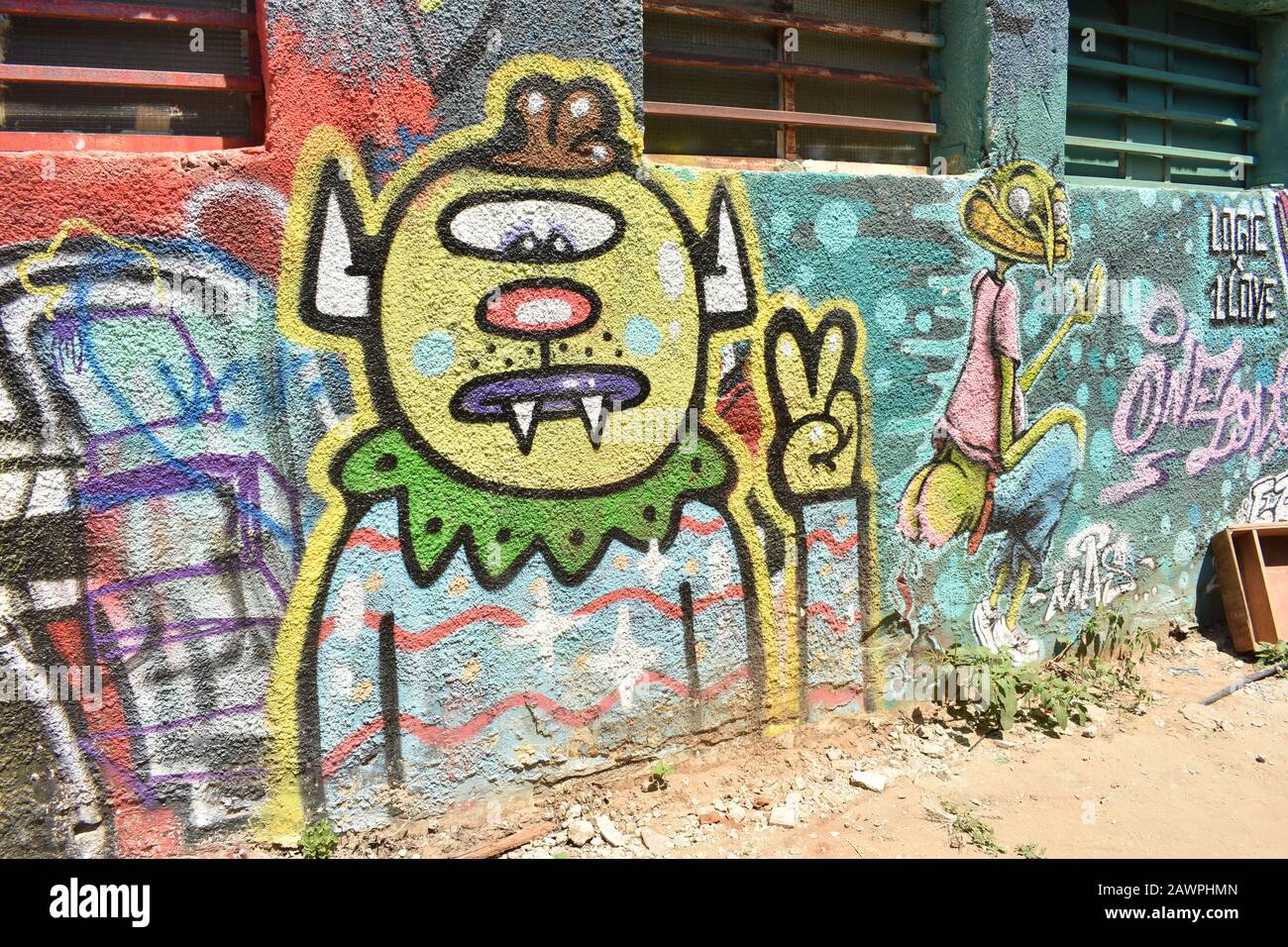 Graffiti urban alien hi-res stock photography and images - Alamy