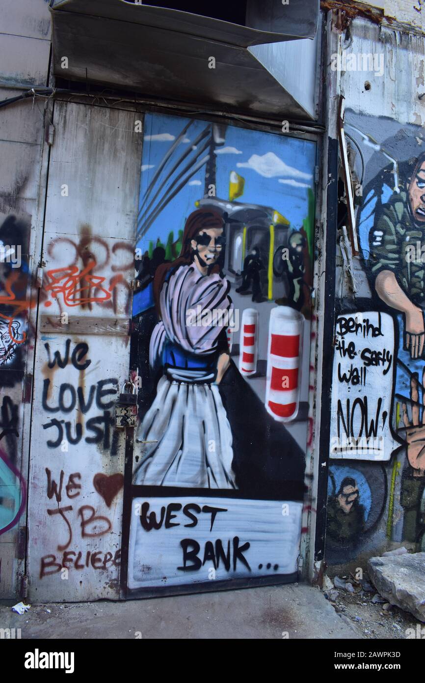 Hebrew graffiti hi-res stock photography and images - Alamy
