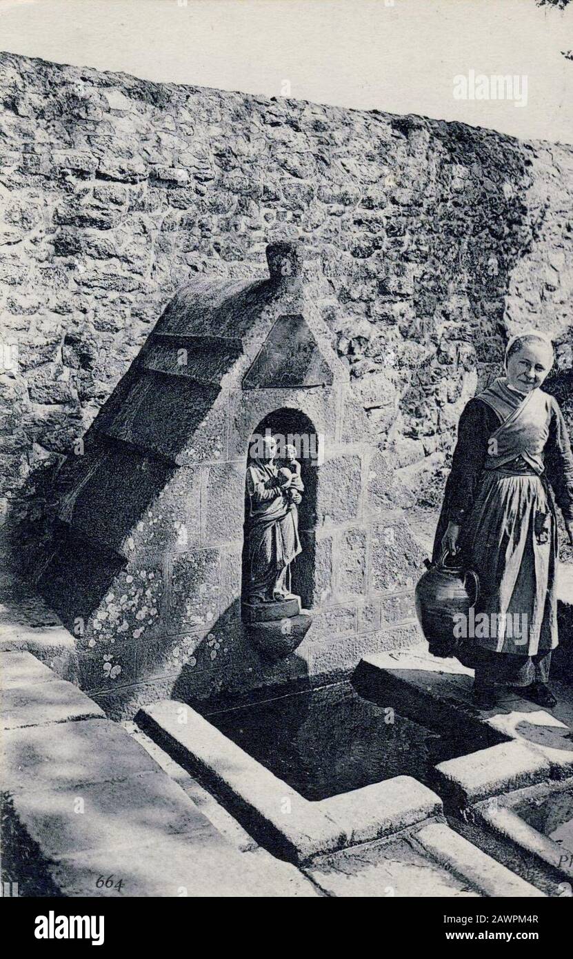 Fontaine de Prat Coulm Stock Photo - Alamy