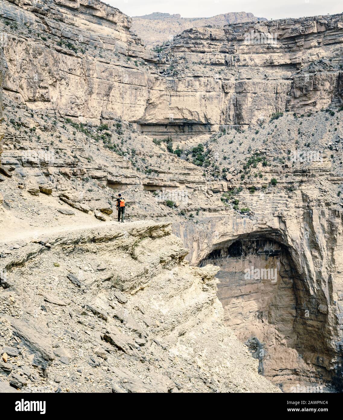 A hiker on Balcony Walk trail on Jebel Shams Mountain in Oman Stock ...