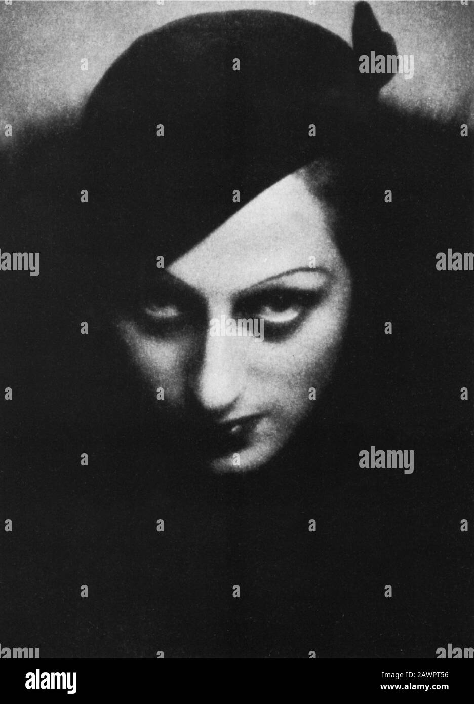 1933 ca , ROMA , ITALY : The italian movie actress ANNA MAGNANI ( 1908 ...