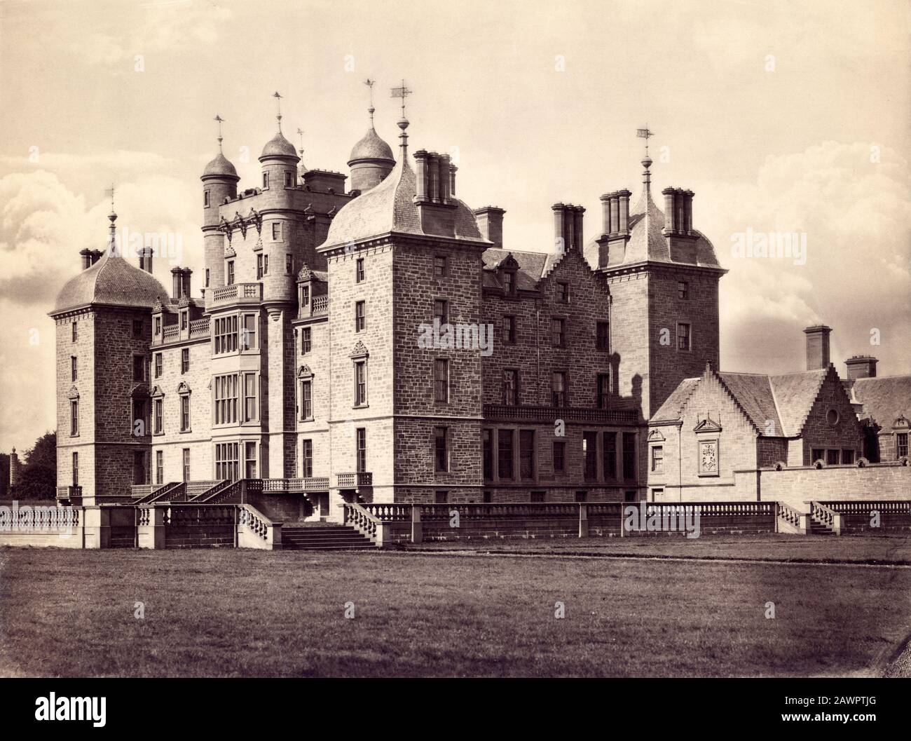 1880 ca , Schotland , GREAT BRITAIN : The castle of PANMURE HOUSE ...