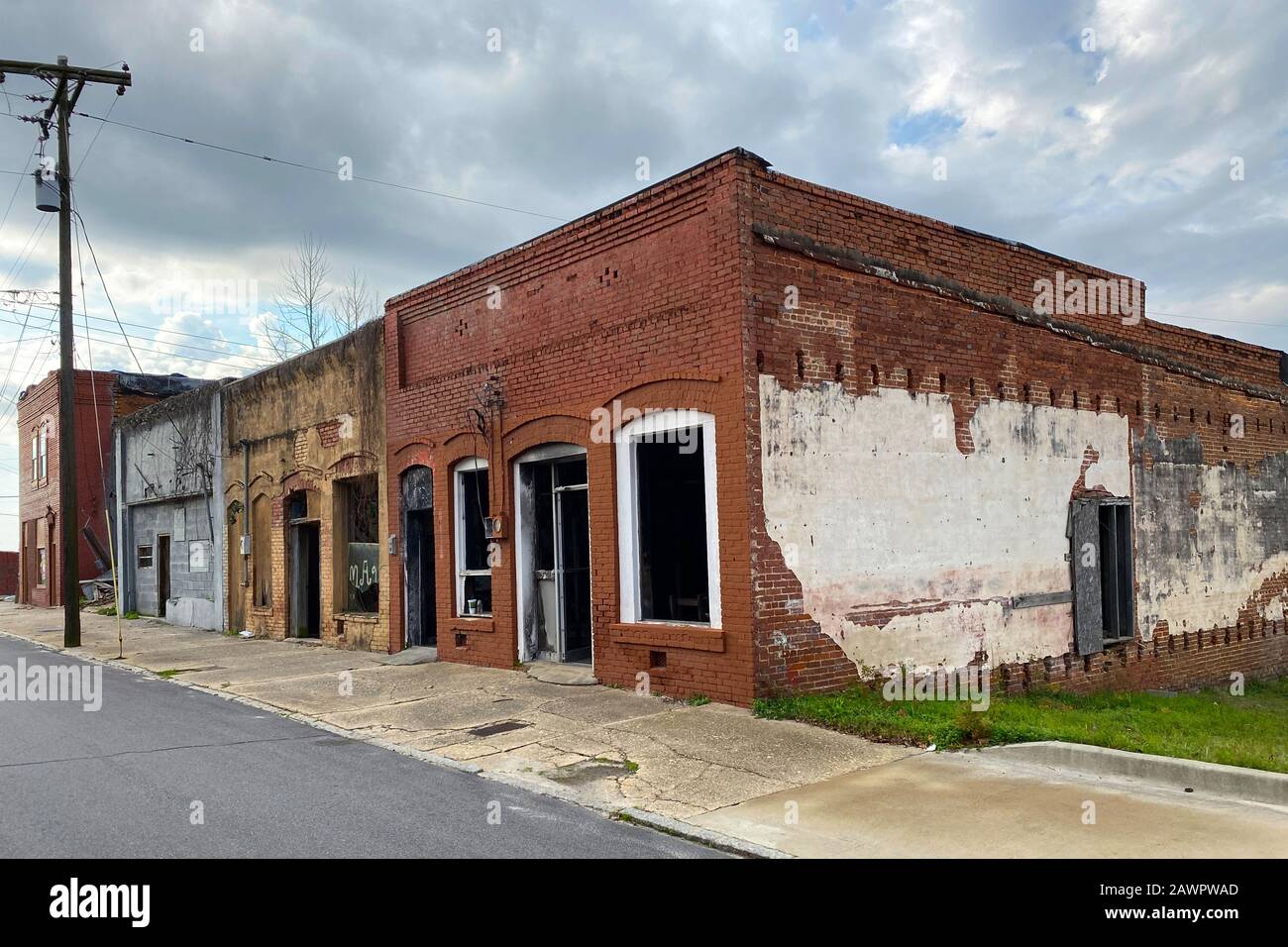 Rotting building bricks hi-res stock photography and images - Alamy