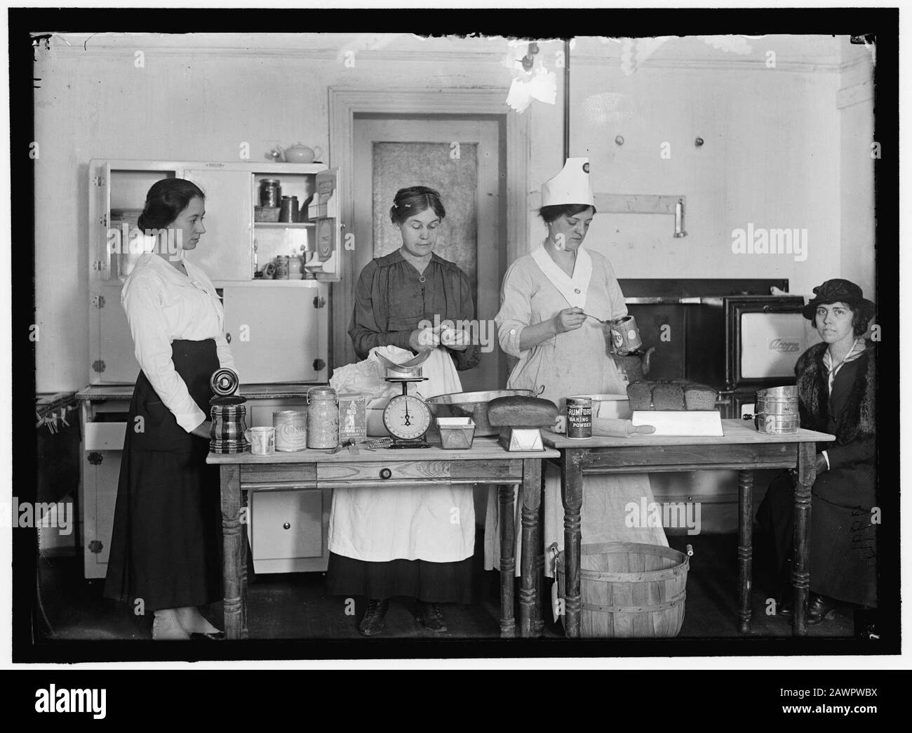 War kitchen hi-res stock photography and images - Alamy