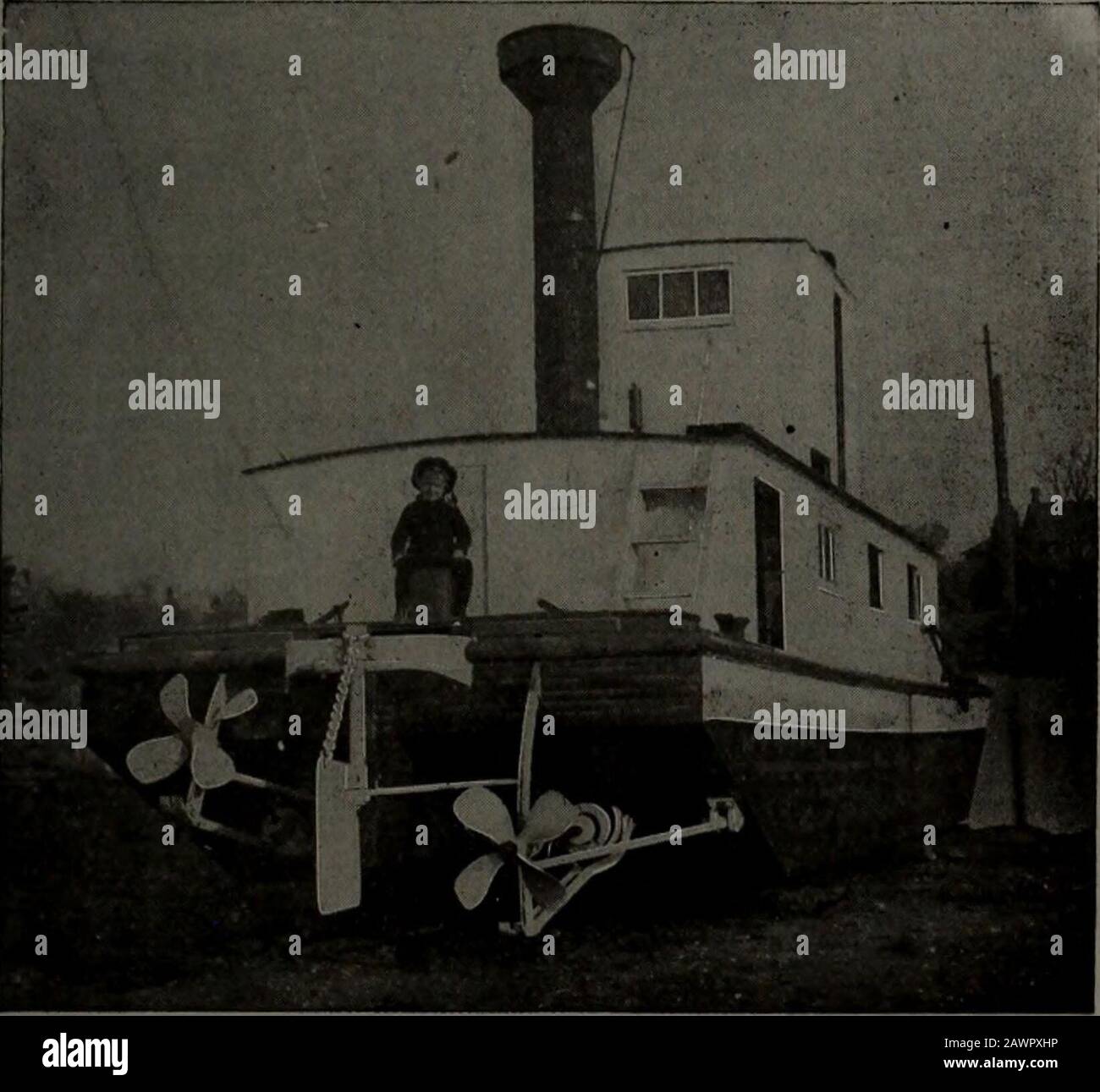 Warping tug hi-res stock photography and images - Alamy