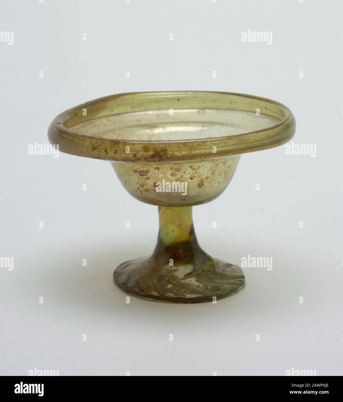 Footed dish hi-res stock photography and images - Alamy