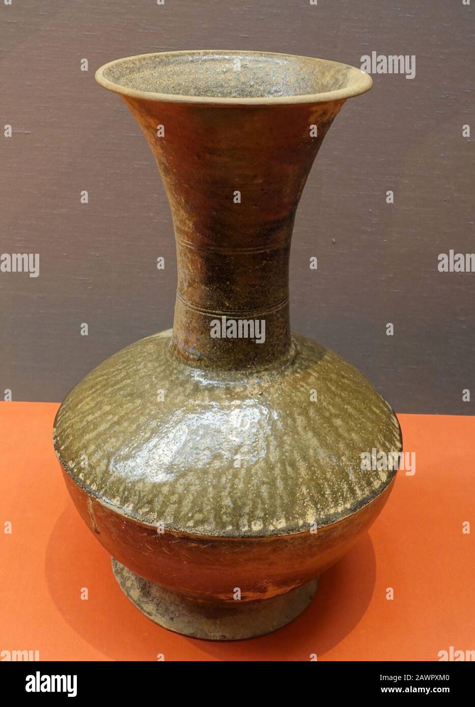 Footed long-necked jar, Sue ware, excavated from Kaniana Tumulus, Toba ...