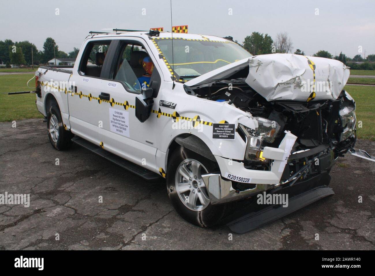 Ford F-150 Crew Cab Frontal Crash Test Stock Photo - Alamy