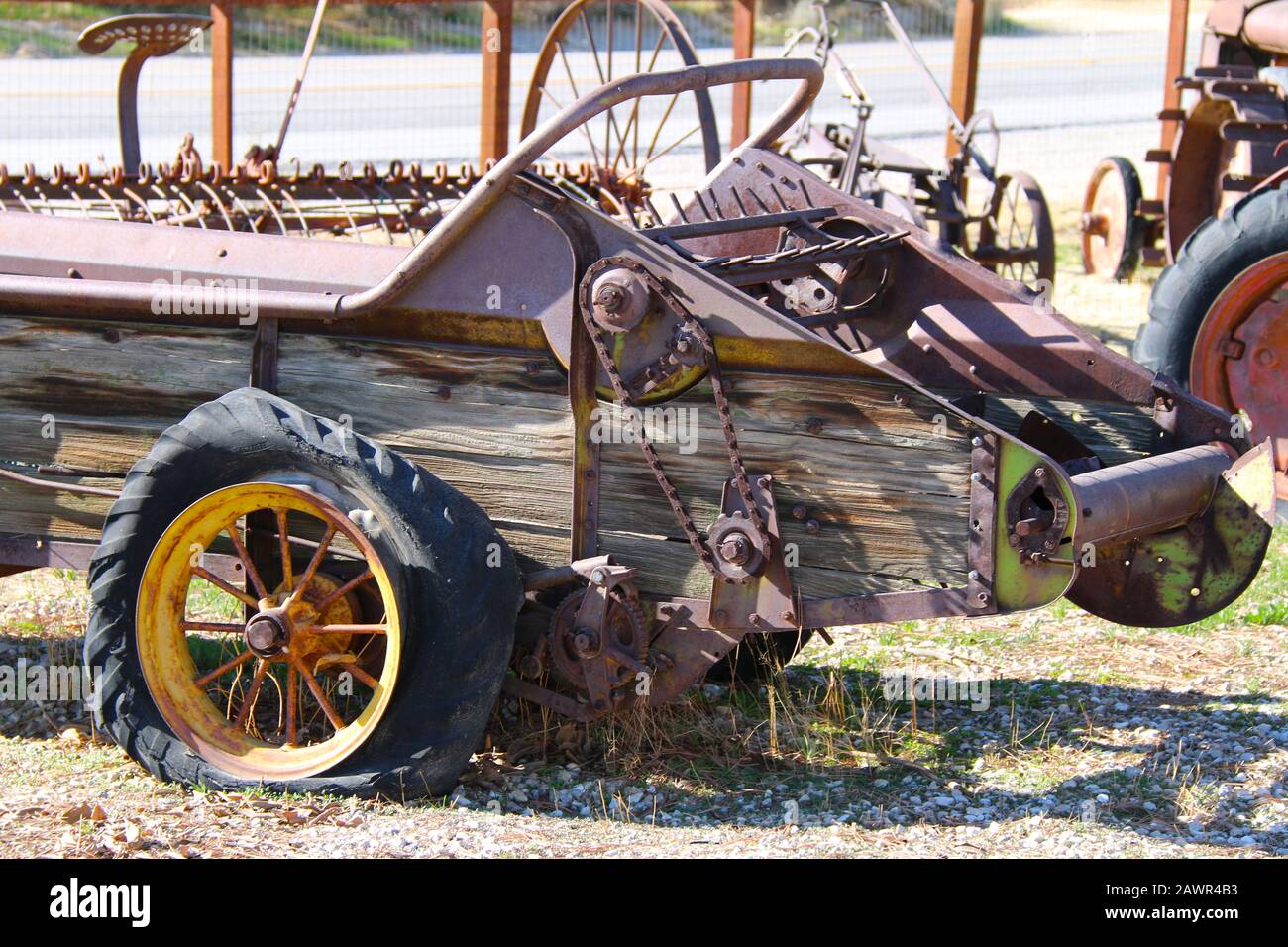 Vintage tractor combine hi-res stock photography and images - Alamy