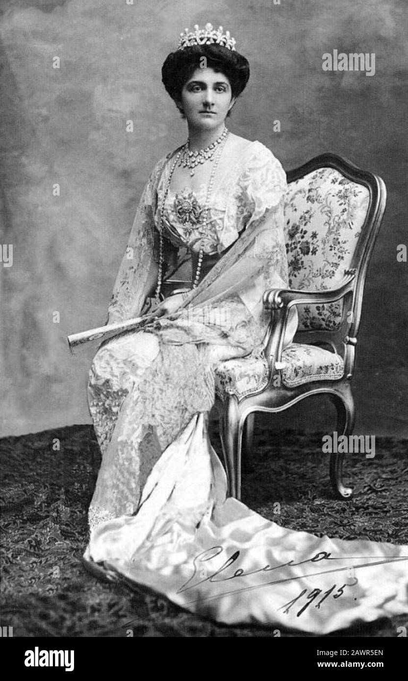 Queen elena portrait Black and White Stock Photos & Images - Alamy