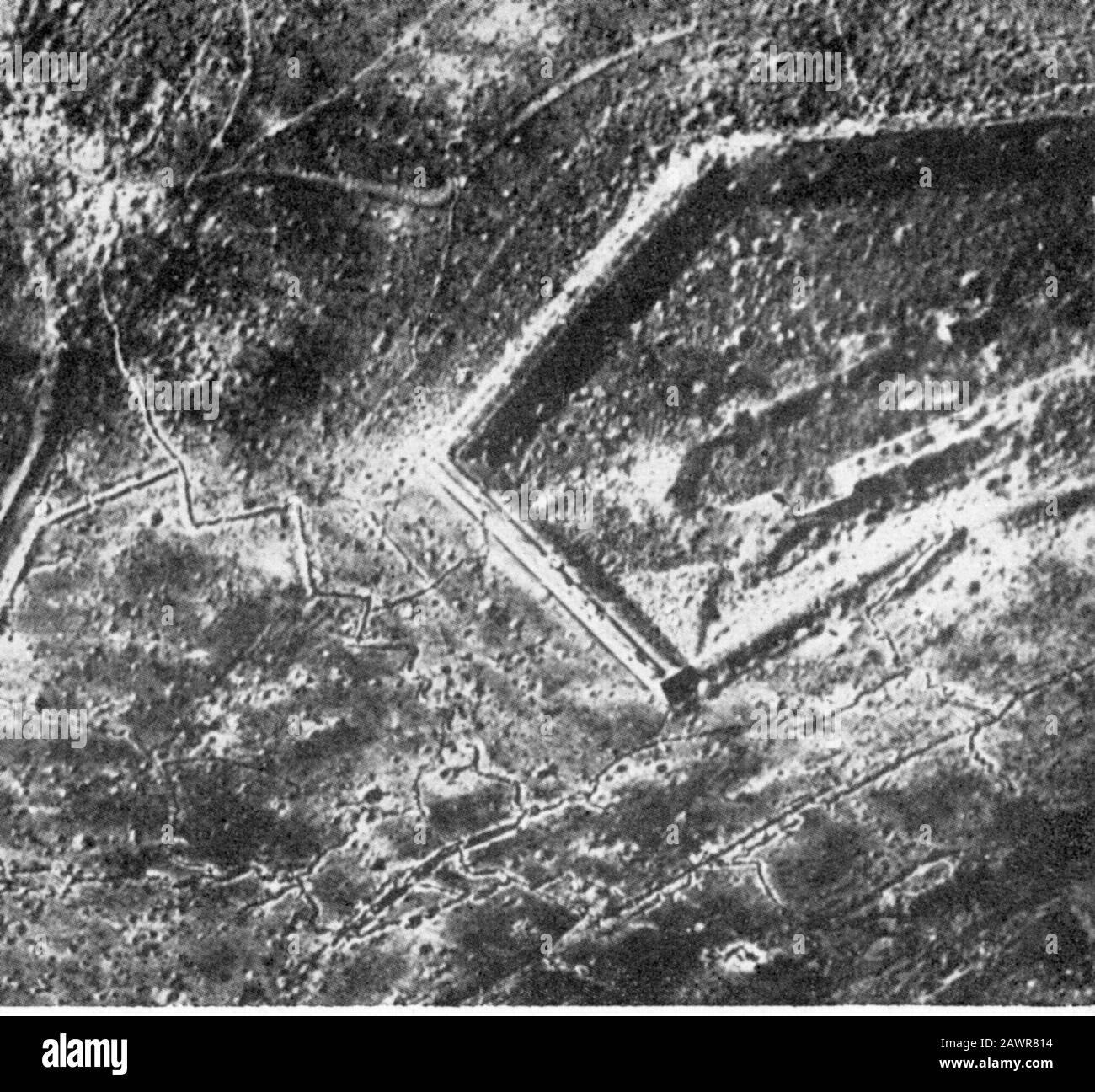 Fort Douaumont Ende 1916 rotated North at top Stock Photo - Alamy