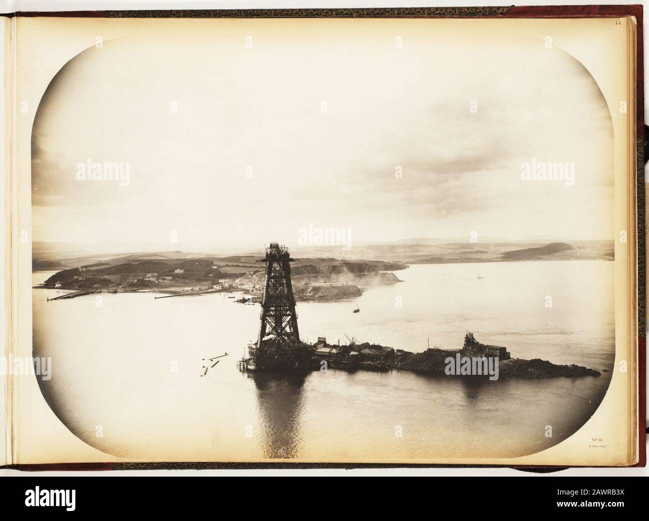 Forth bridge birds eye hi-res stock photography and images - Alamy
