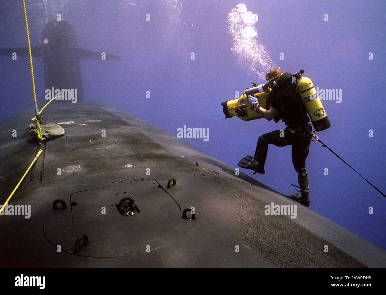 Forward hull of the submerged USS WOODROW WILSON (SSBN 624 Stock Photo ...