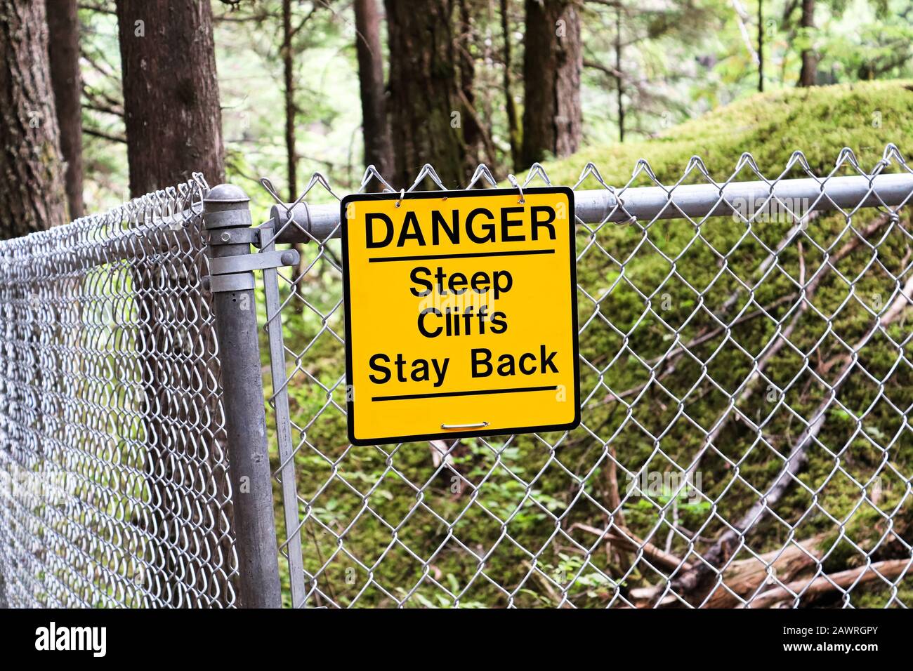 Danger beware cliff edge sign hi-res stock photography and images - Alamy