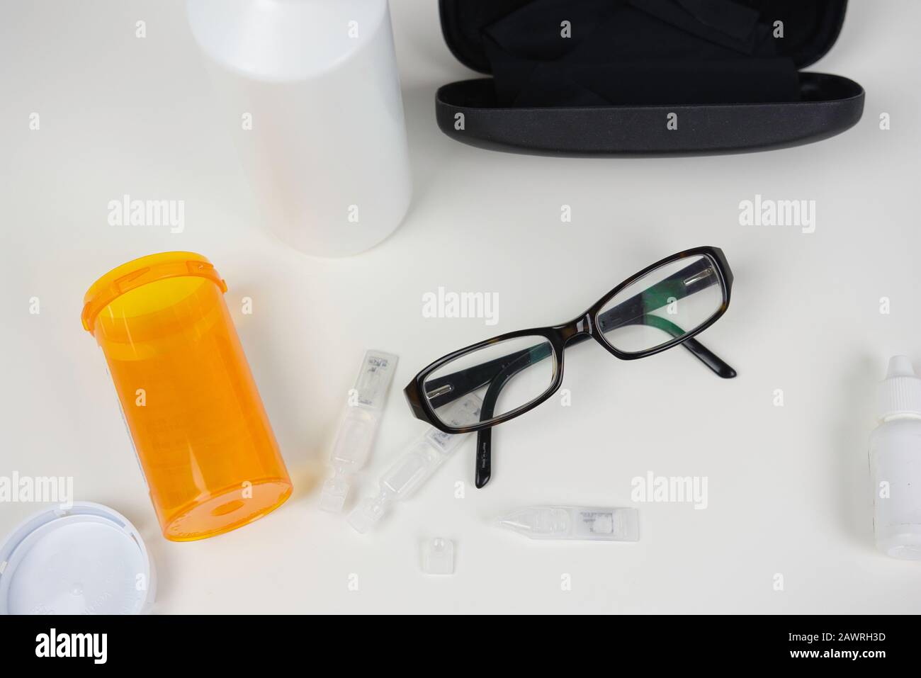 Doctor eye drops hi-res stock photography and images - Alamy