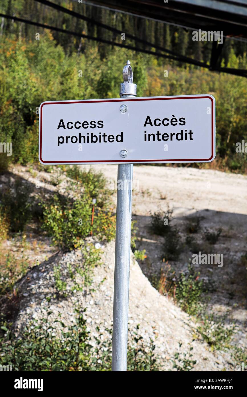 An access prohibited sign in english and french Stock Photo - Alamy
