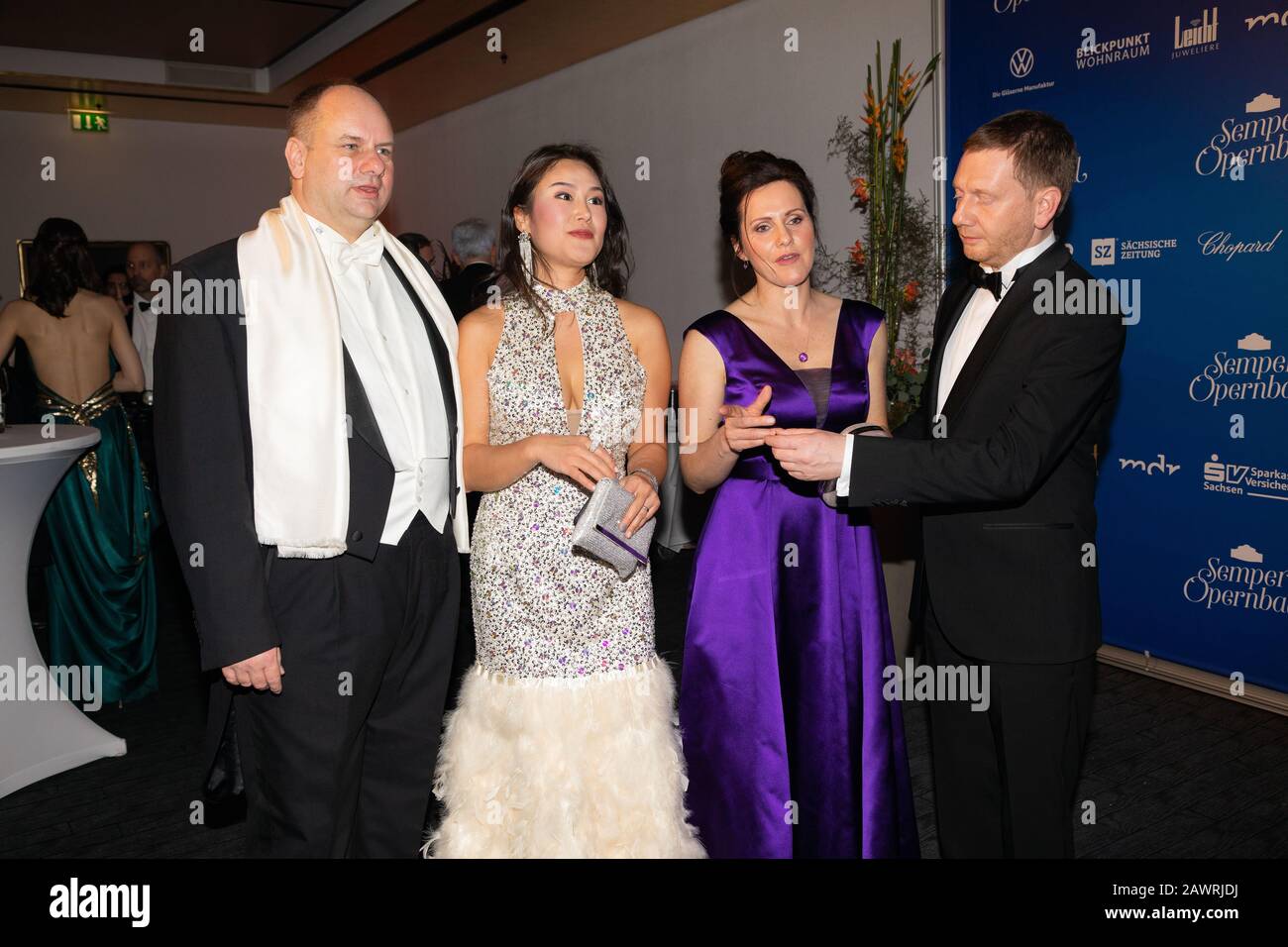 Dirk Hilbert mit Ehefrau Su Yeon Hilbert und Michael Kretschmer mit Freundin Annett Hofmann beim ...