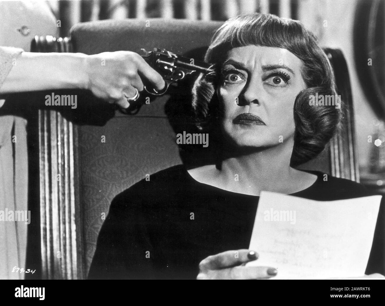 The american movie actress BETTE DAVIS ( 1908 - 1989 ) in WHO IS BURIED ...