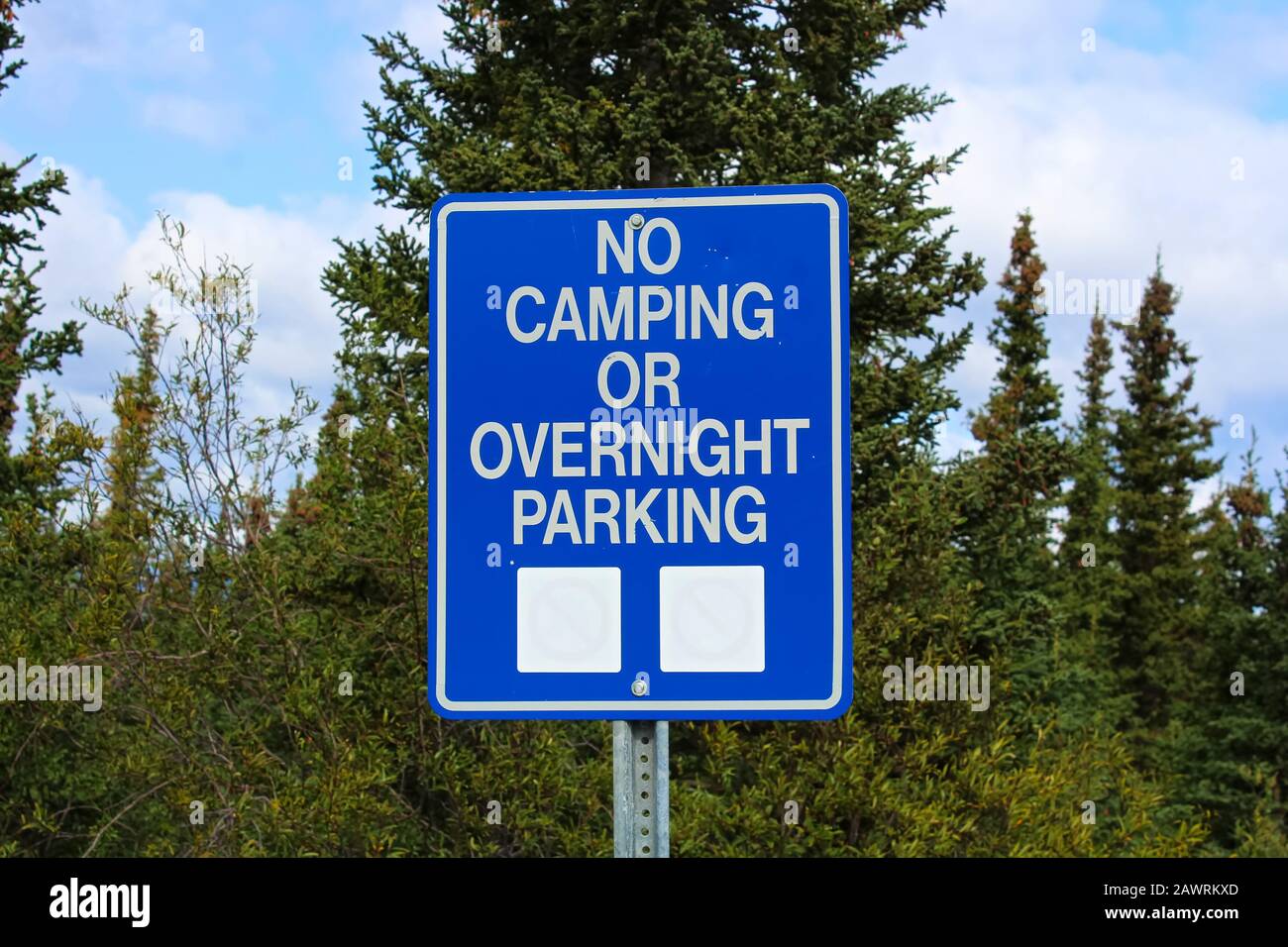A no camping or overnight parking sign Stock Photo - Alamy