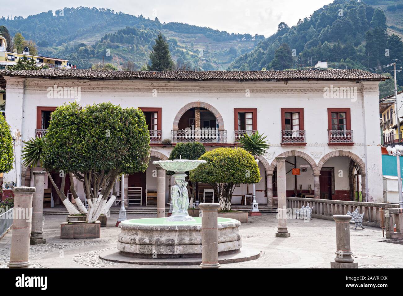 Pueblo de angangueo hi-res stock photography and images - Alamy