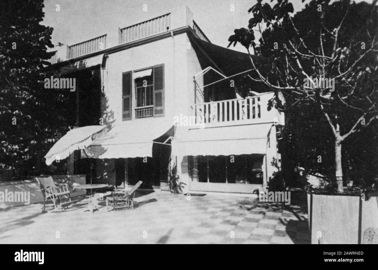 1925 ca , CAP D' ANTIBES , FRANCE : GERALD MURPHY and wife SARA Villa ...