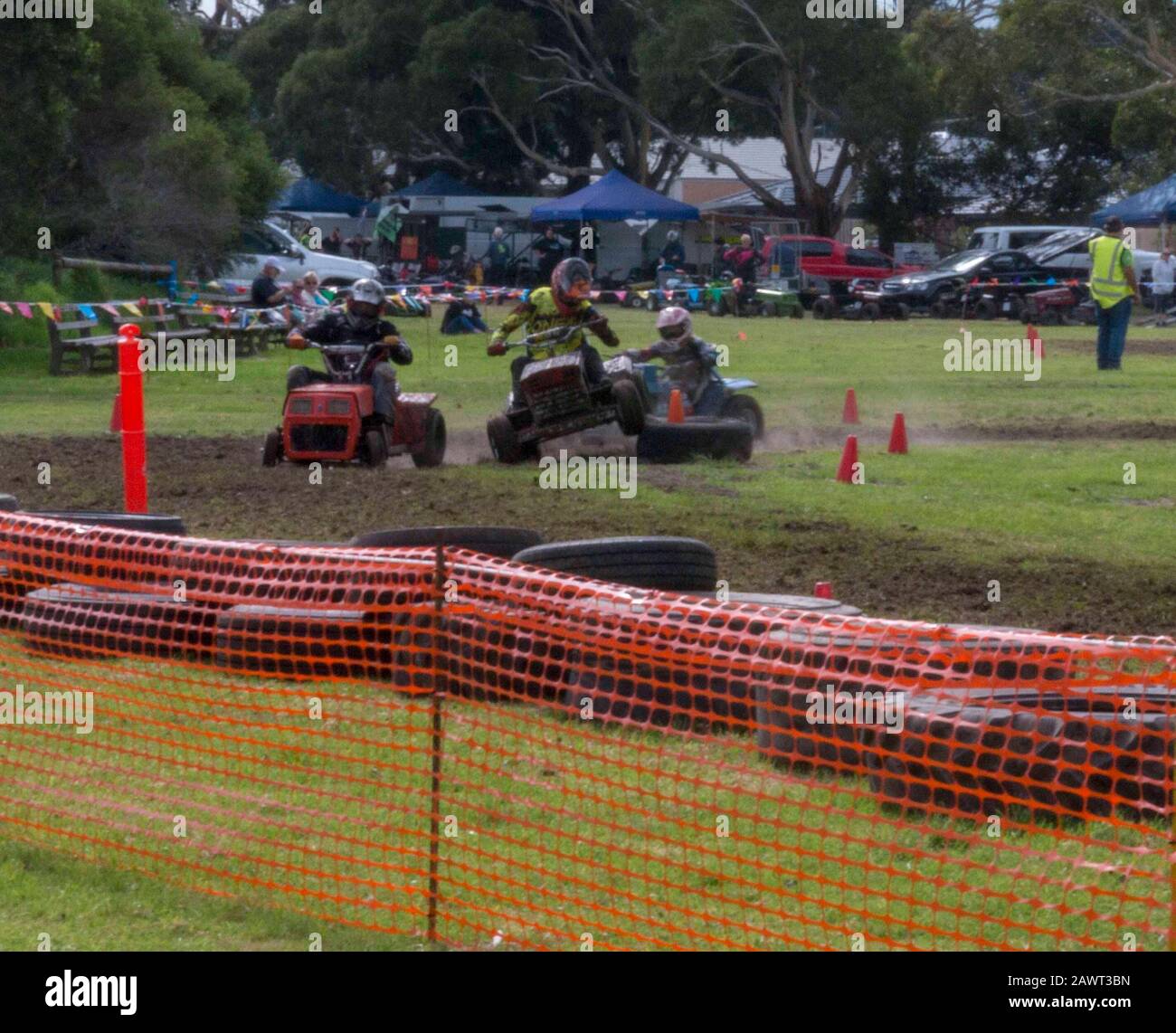 Lawn mower racing hi-res stock photography and images - Alamy