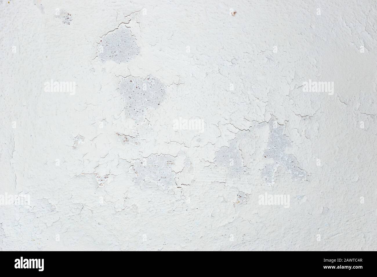 Grungy dirty white wall with cracks texture background Stock Photo - Alamy