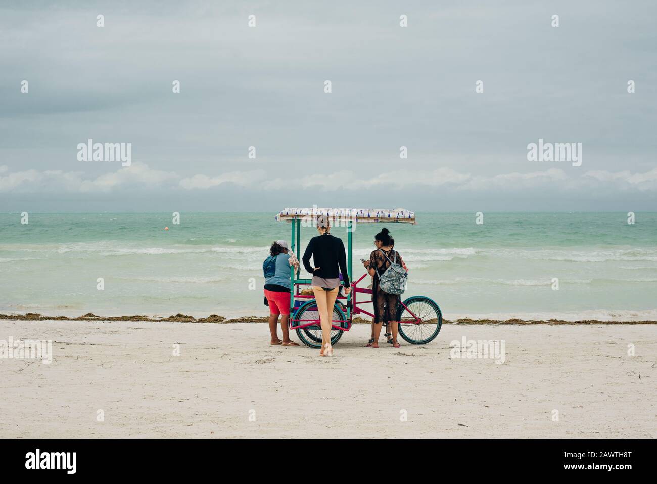 Mango seller hi-res stock photography and images - Alamy