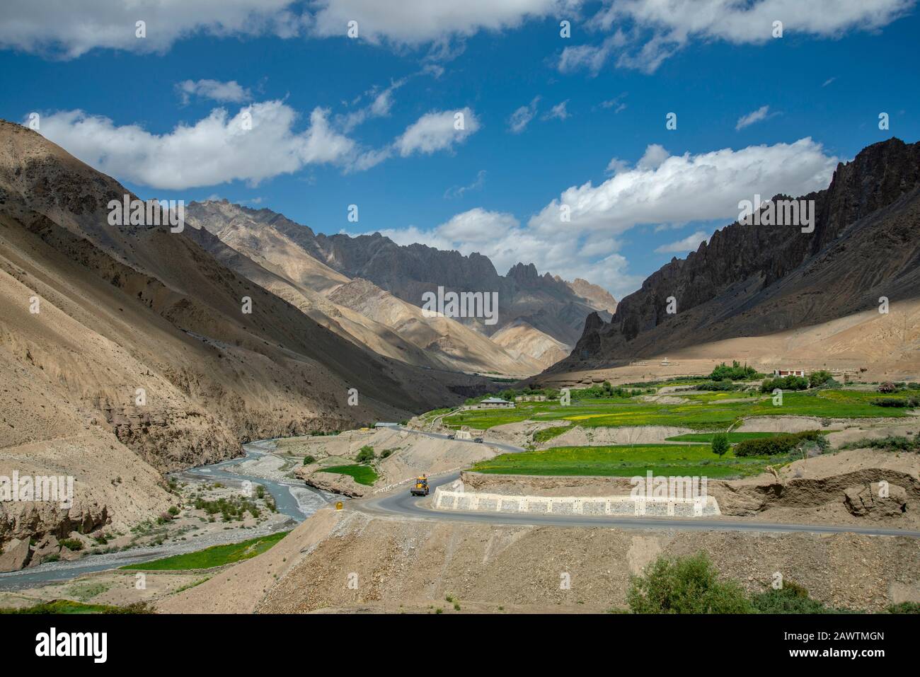 Srinagar Highway, Fotula Pass, Ladakh, India. Fotu La is one of two ...