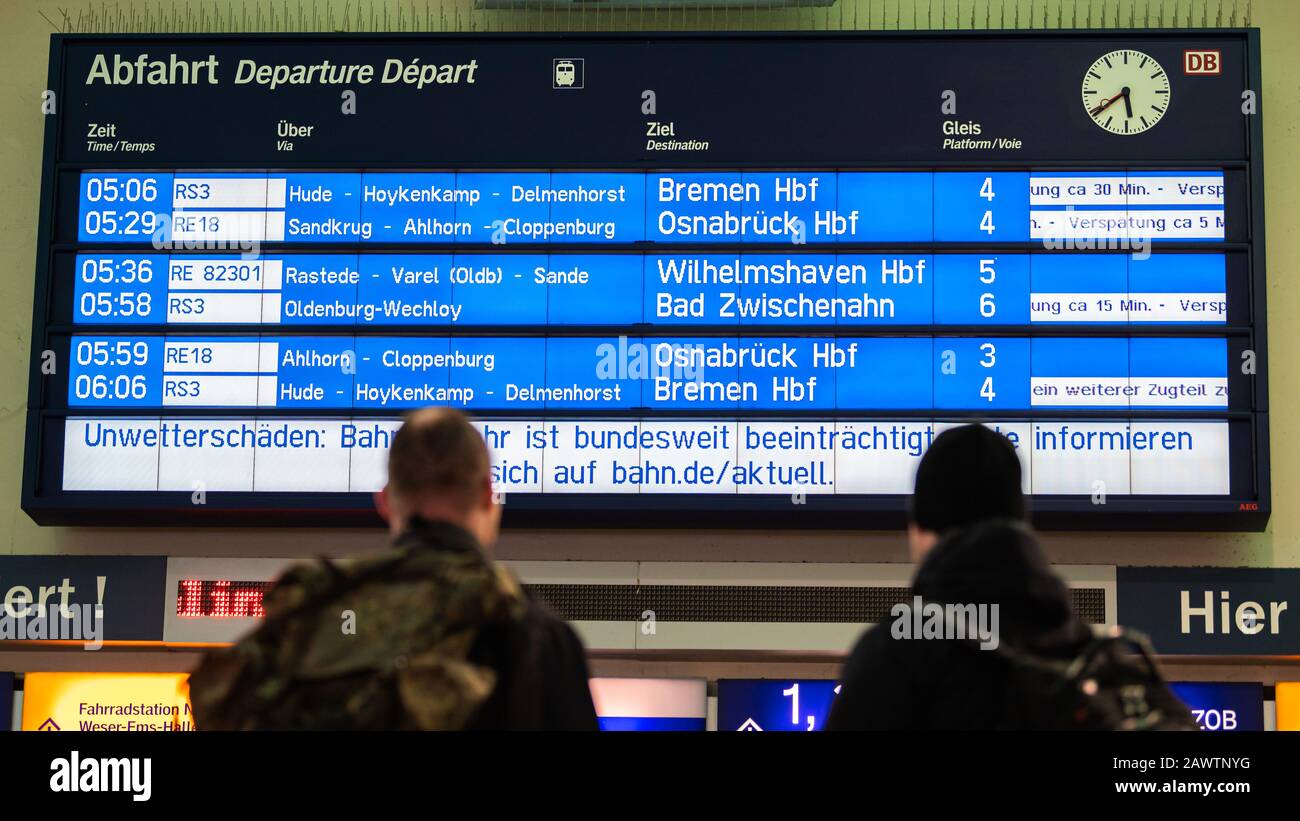 Oldenburg, Germany. 10th Feb, 2020. Two travellers stand at Oldenburg ...