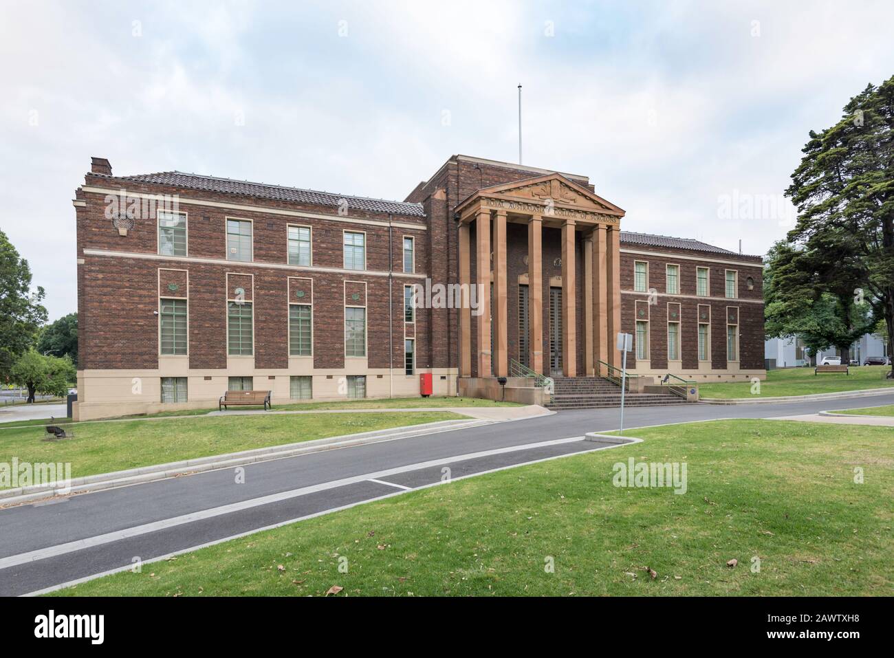 The Royal Australasian College of Surgeons building at 250 Spring ...