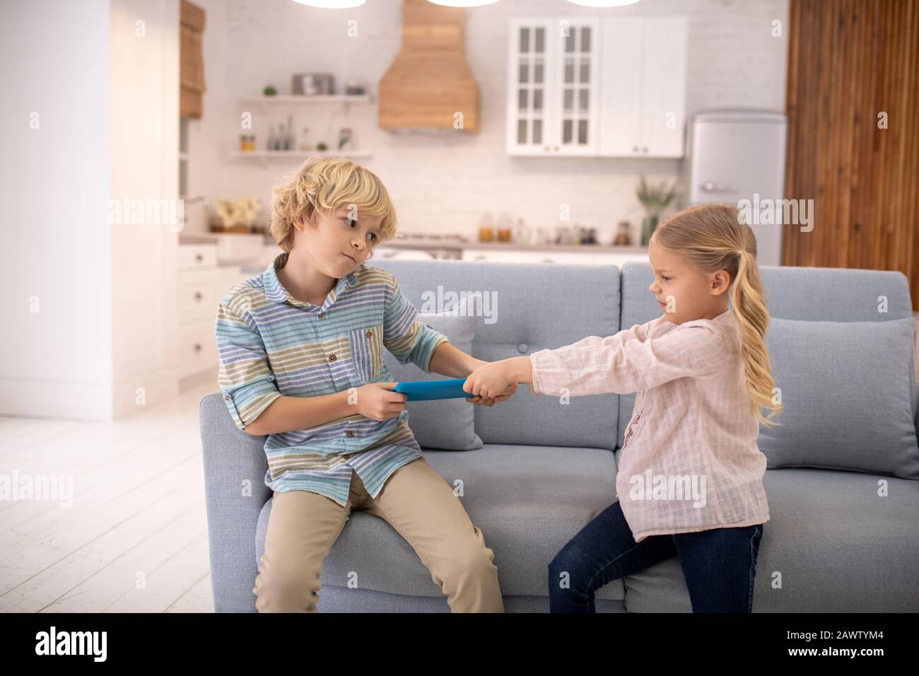 Brother sister argue hi-res stock photography and images - Alamy