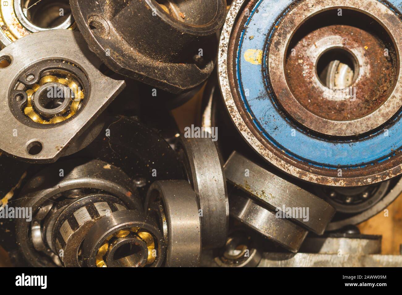 Metal bearings. pile of gears. scrap metal Stock Photo - Alamy