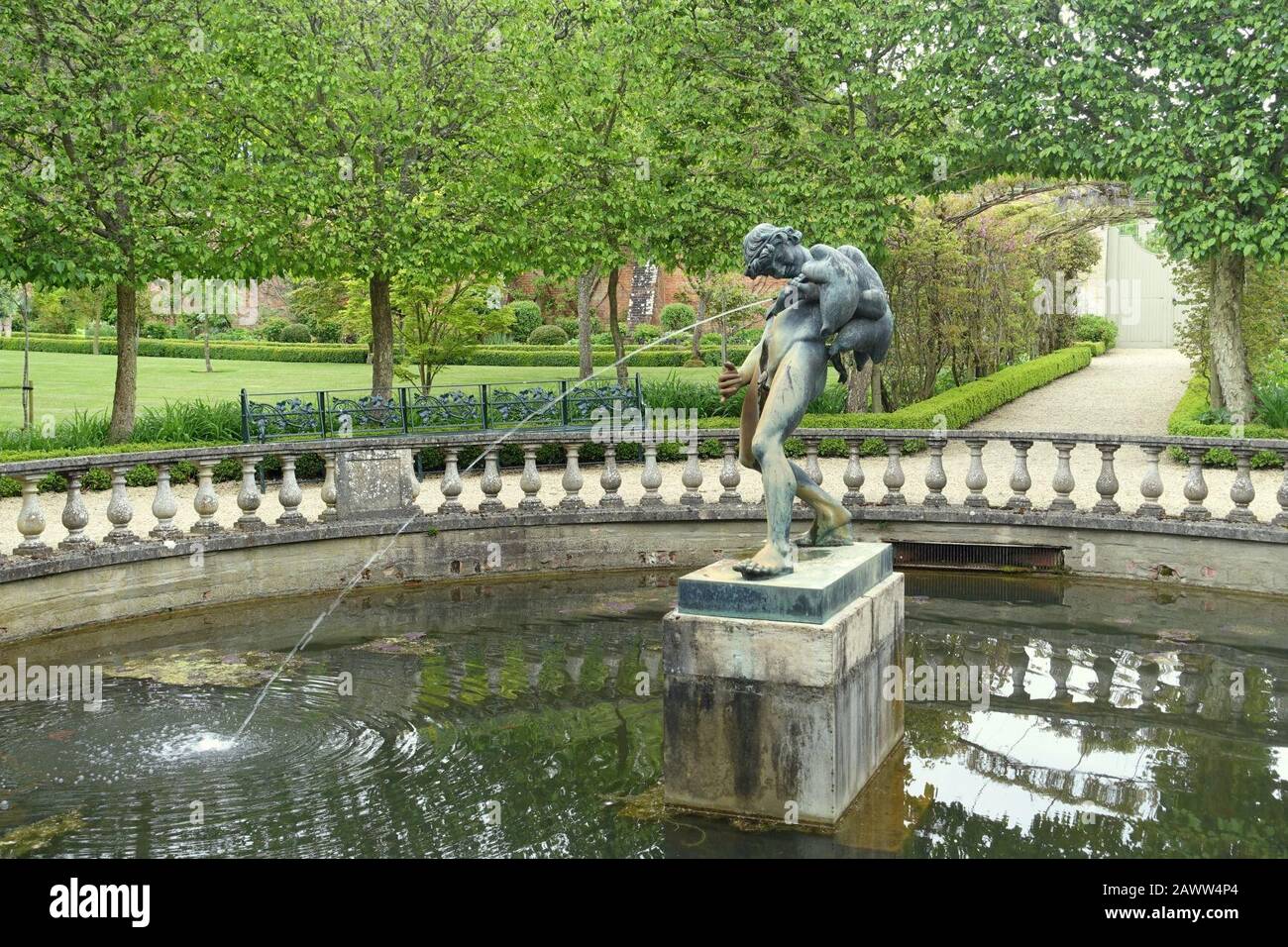 Fountain - Buscot Park Gardens - Oxfordshire, England Stock Photo - Alamy