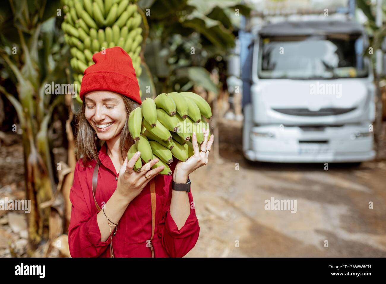 Smiling banana farm worker hi-res stock photography and images - Alamy