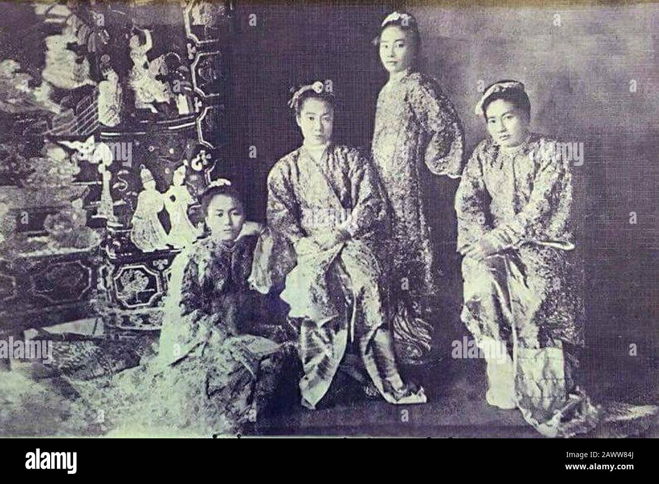 Four Princesses of Burma Stock Photo - Alamy