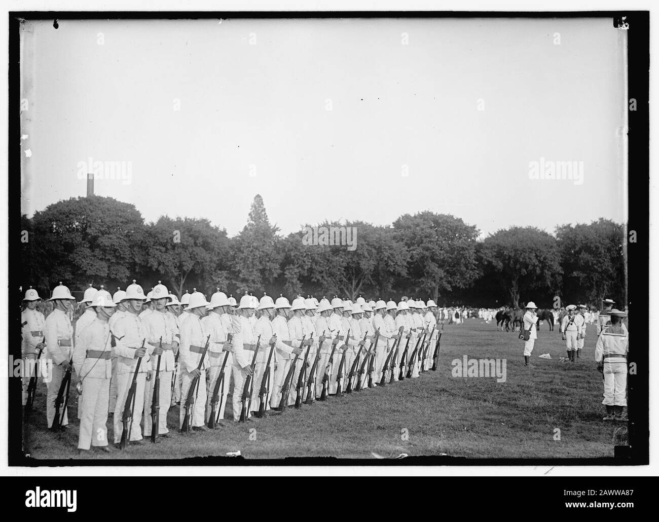 FOURTH OF JULY. BRITISH SOLDIERS Stock Photo - Alamy