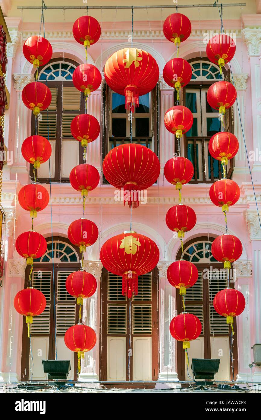 Chinese lanterns in a market hi-res stock photography and images - Alamy