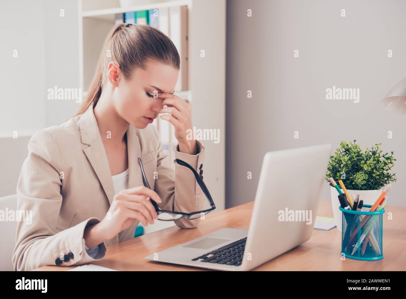 Sad failing hi-res stock photography and images - Alamy