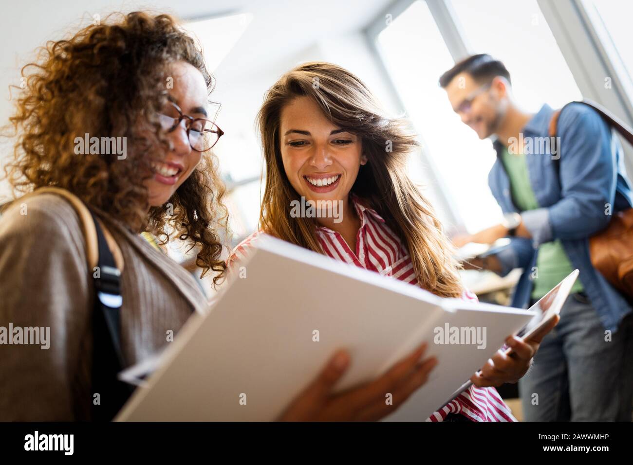 Adult study group library hi-res stock photography and images - Alamy