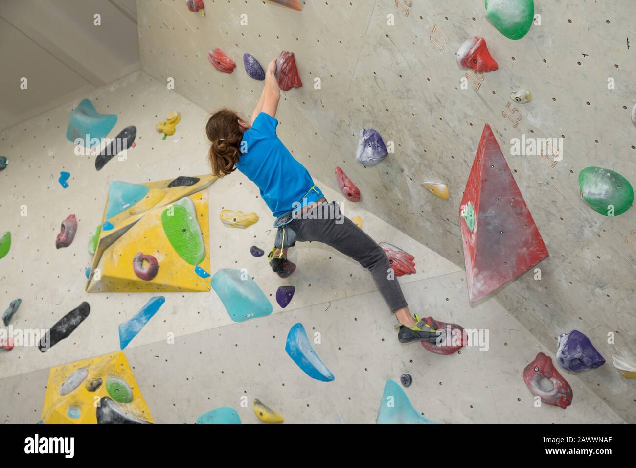 Indoor bouldering hi-res stock photography and images - Alamy
