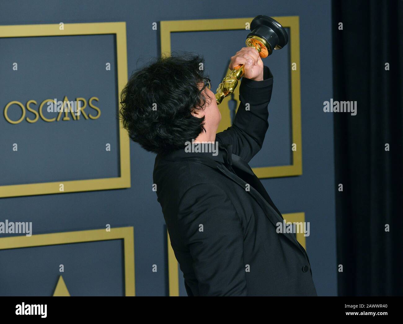 Los Angeles, USA. 9th Feb, 2020. Writer-director Bong Joon-ho, winner ...