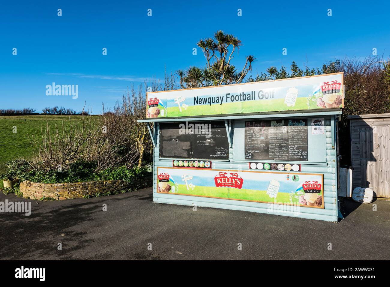 Closed fast food kiosk hi-res stock photography and images - Alamy