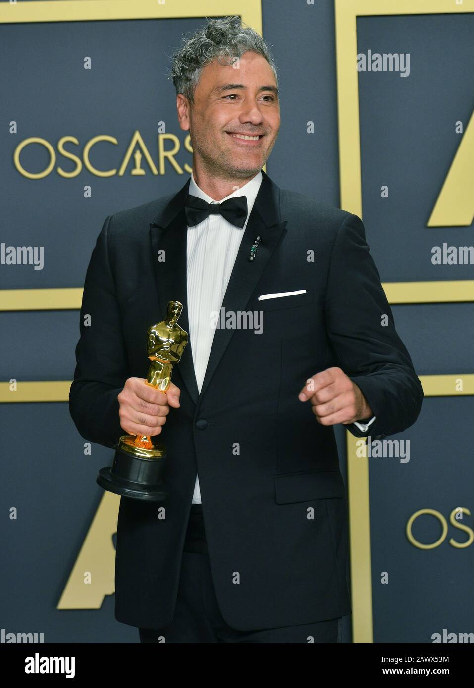Los Angeles, USA. 9th Feb, 2020. Writer-director Taika Waititi, winner ...
