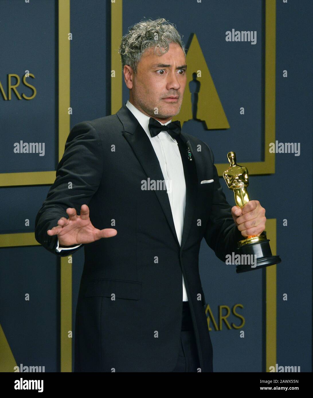Los Angeles, USA. 9th Feb, 2020. Writer-director Taika Waititi, winner ...