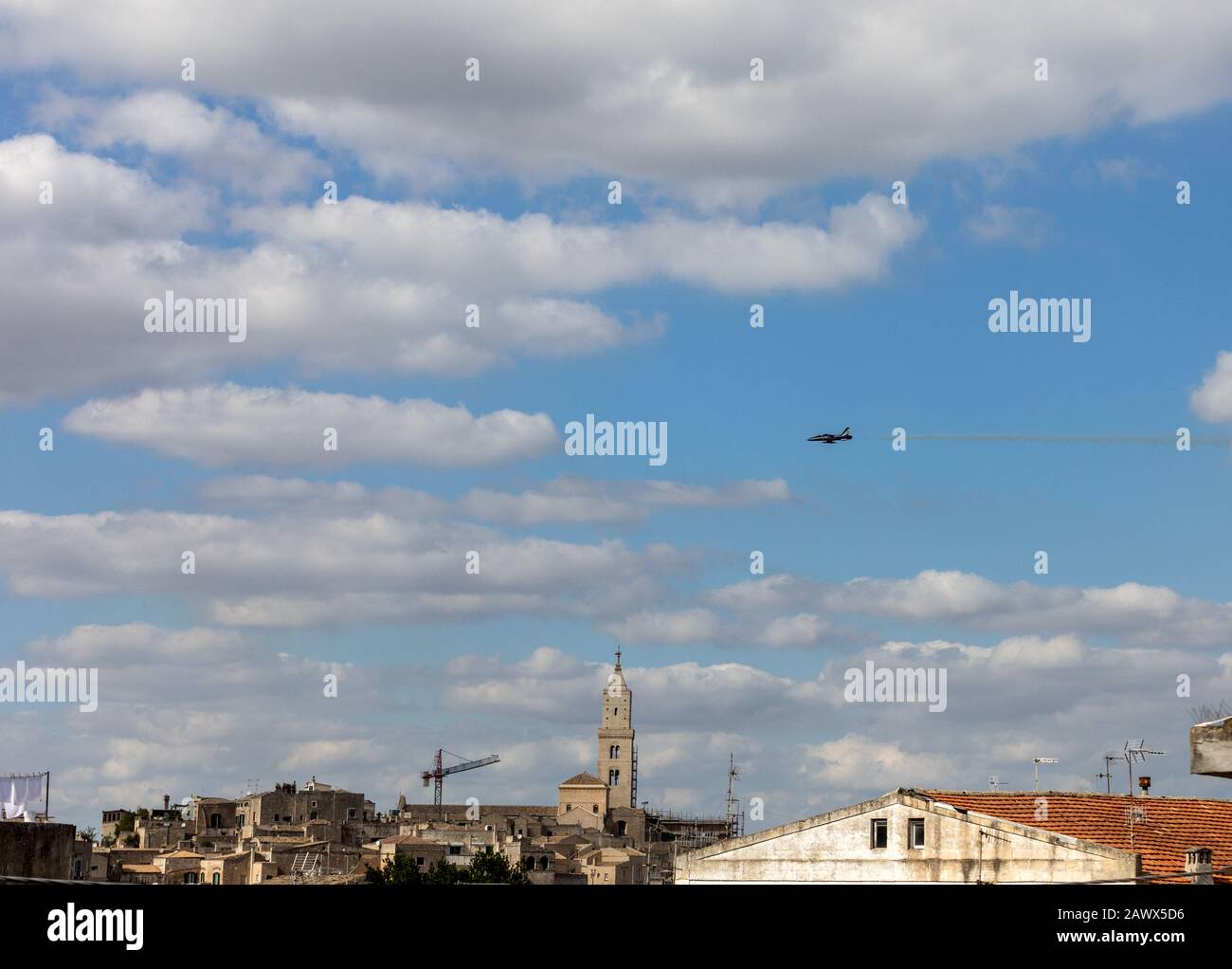 James bond action scene 007 hi-res stock photography and images - Alamy