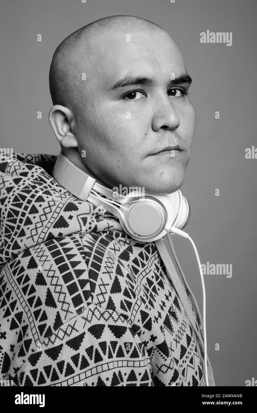 Young man headphones wearing Black and White Stock Photos & Images - Alamy